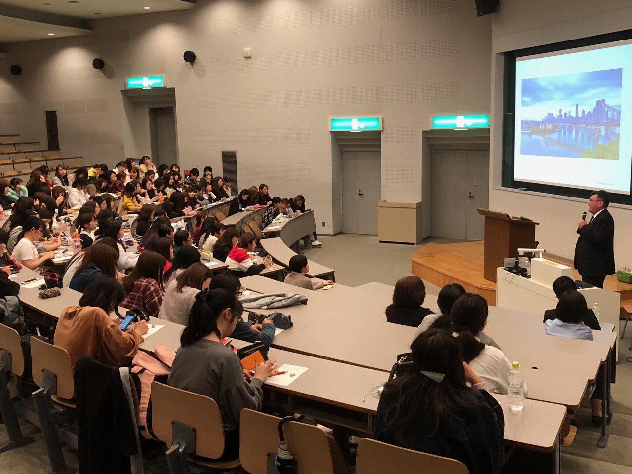 “Australia Now” with Ian Brazier – SeiJo English